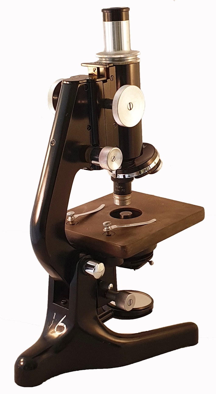 A close-up of a microscopeDescription automatically generated